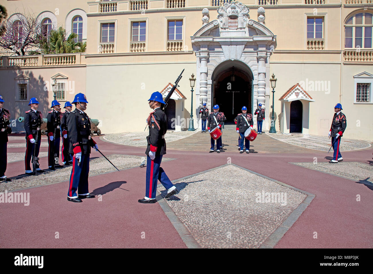 Changing of the guard, Palace Guards at Palais Princier, Princes Palace ...