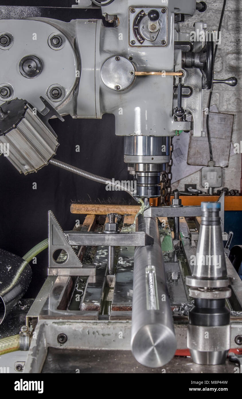 Vertical milling machine hi-res stock photography and images - Alamy