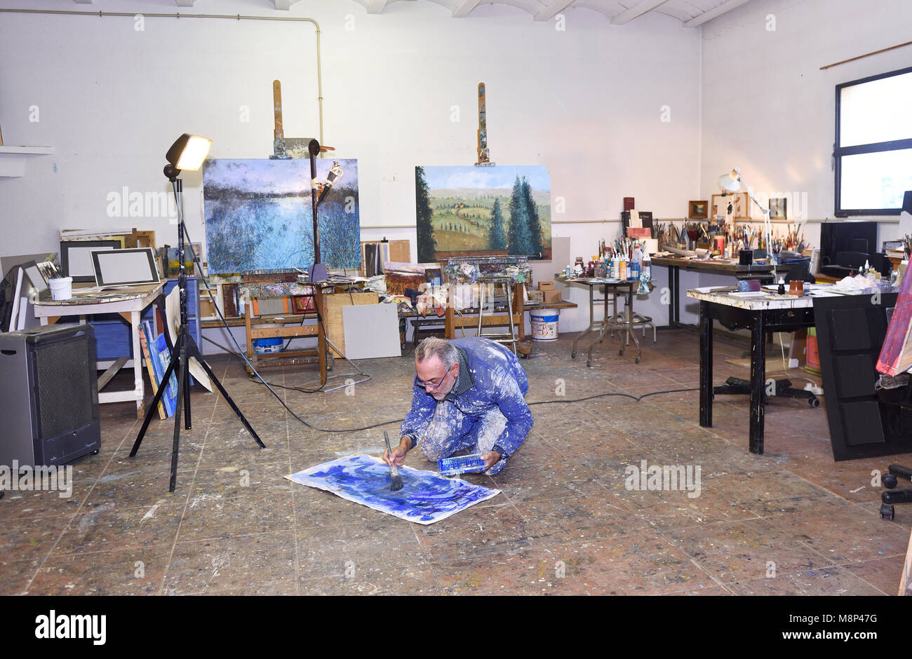 portrait of a painter artist who works in his studio Stock Photo - Alamy