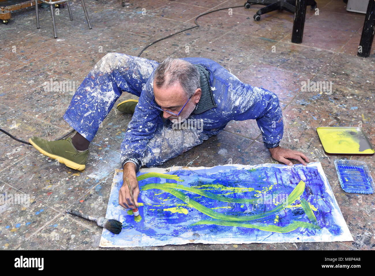 portrait of a painter artist who works in his studio Stock Photo - Alamy