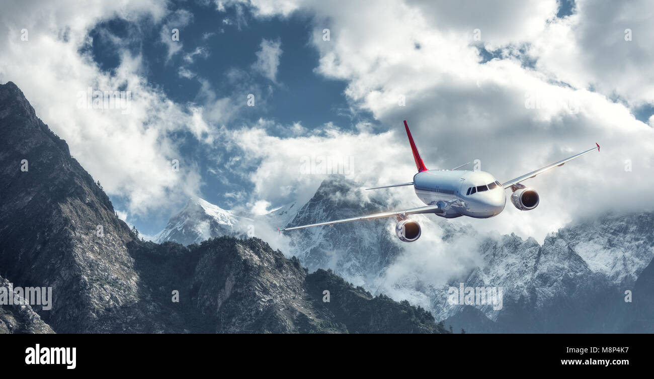 Aeroplane flying over mountain peak hi-res stock photography and images ...