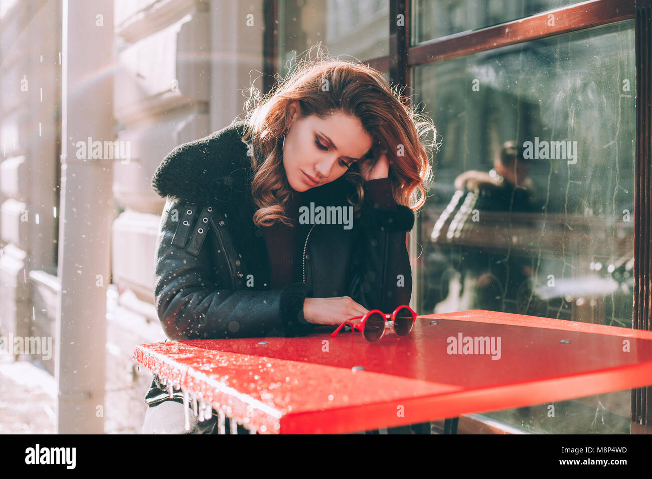 Sad woman alone hi-res stock photography and images - Alamy