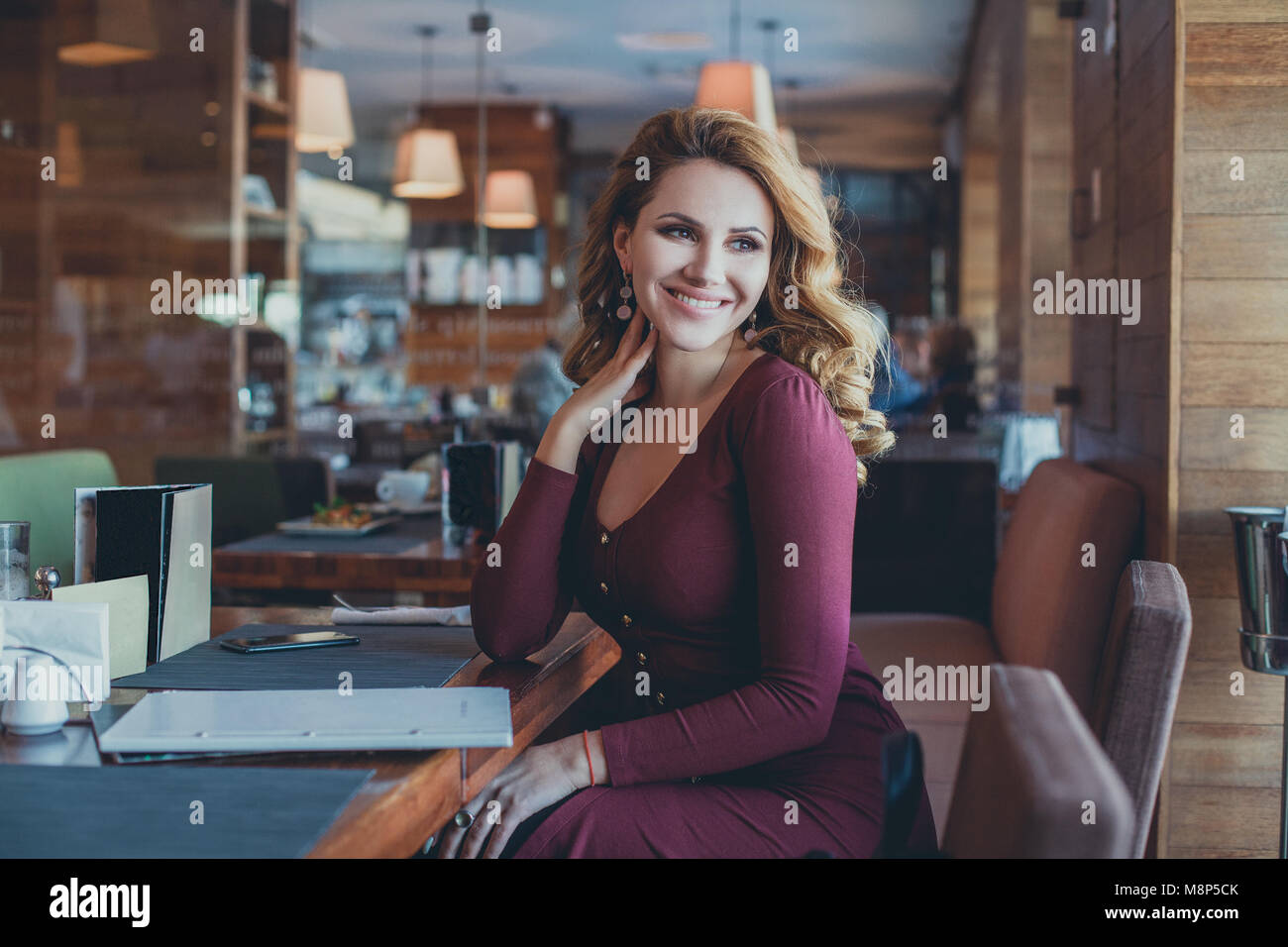 Woman cafe restaurant waitress cafeteria hi-res stock photography and ...