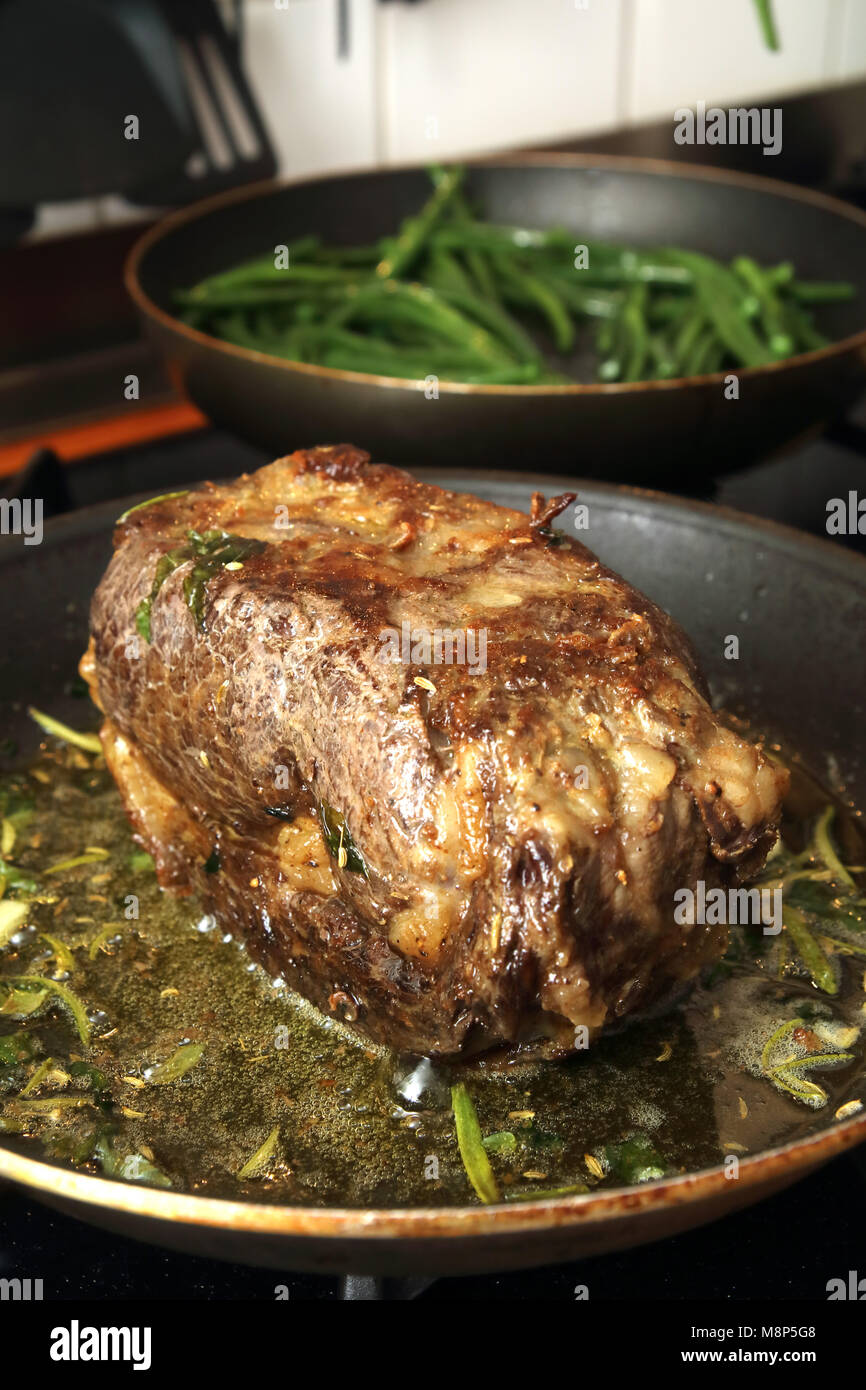 roastbeef in a pan Stock Photo - Alamy