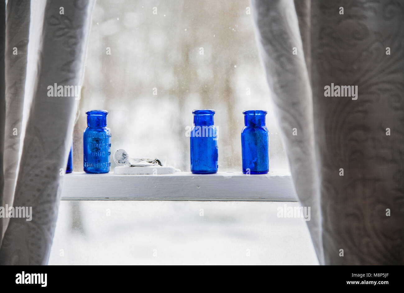 Bottles in window of chemist hi-res stock photography and images - Alamy
