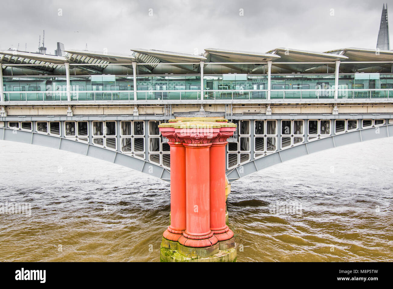 Blackfriars railway bridge pillars old hi-res stock photography and ...
