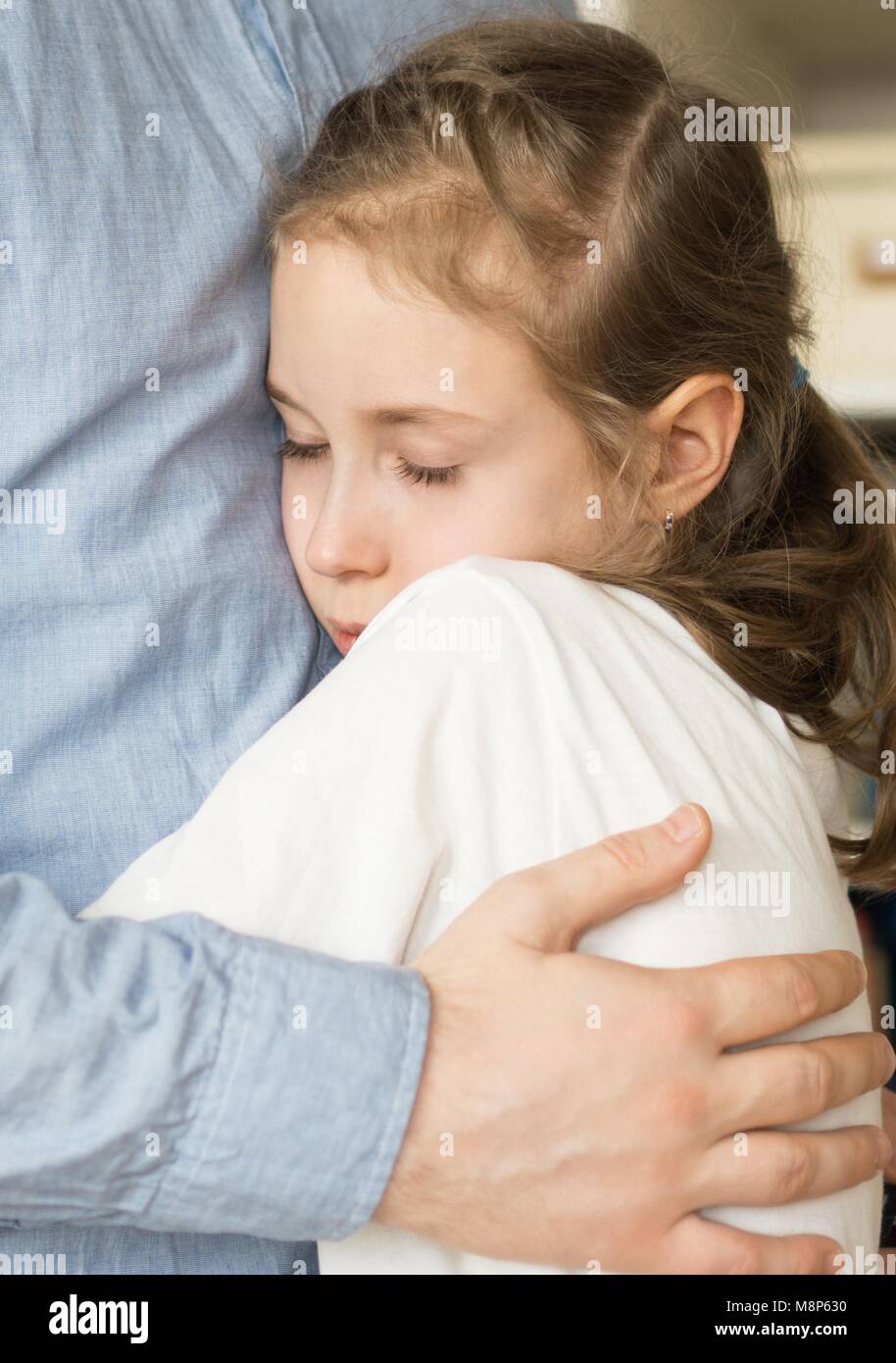 Child sad hug dad hi-res stock photography and images - Alamy