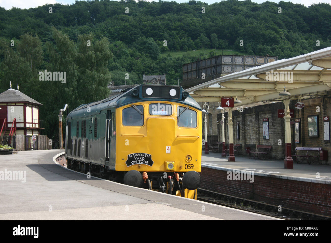 Class 25 locomotive High Resolution Stock Photography and Images - Alamy