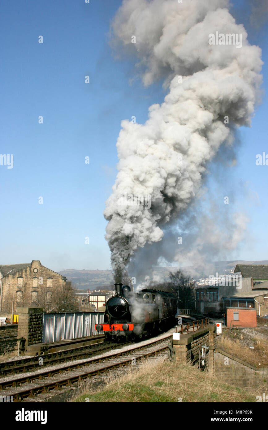 Taff Vale steam loco number 85 departs Keighley, Keighley and Worth ...