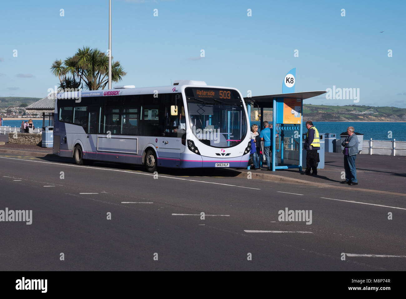 Streetlite bus hi-res stock photography and images - Alamy