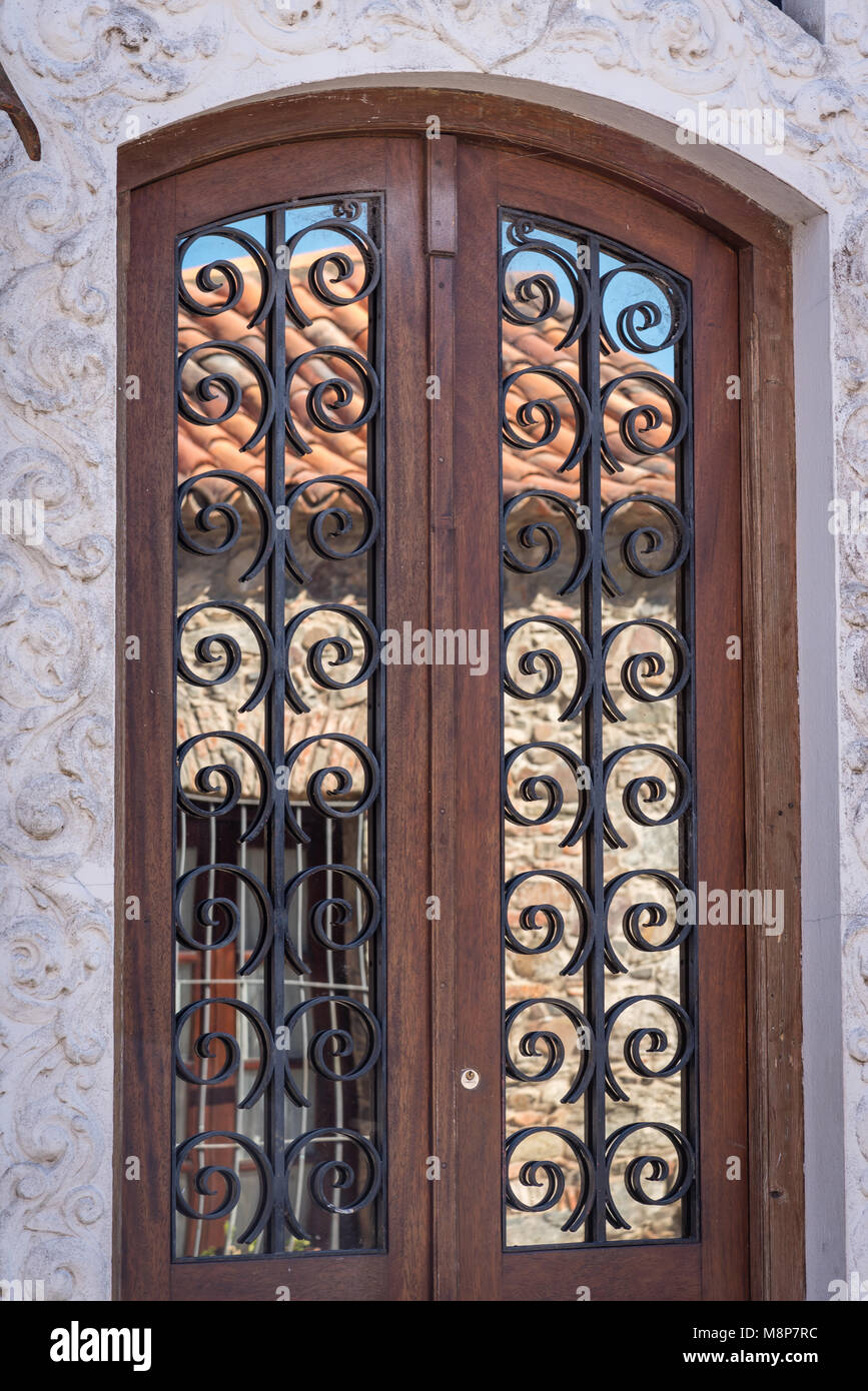 Reflection building in window hi-res stock photography and images - Alamy