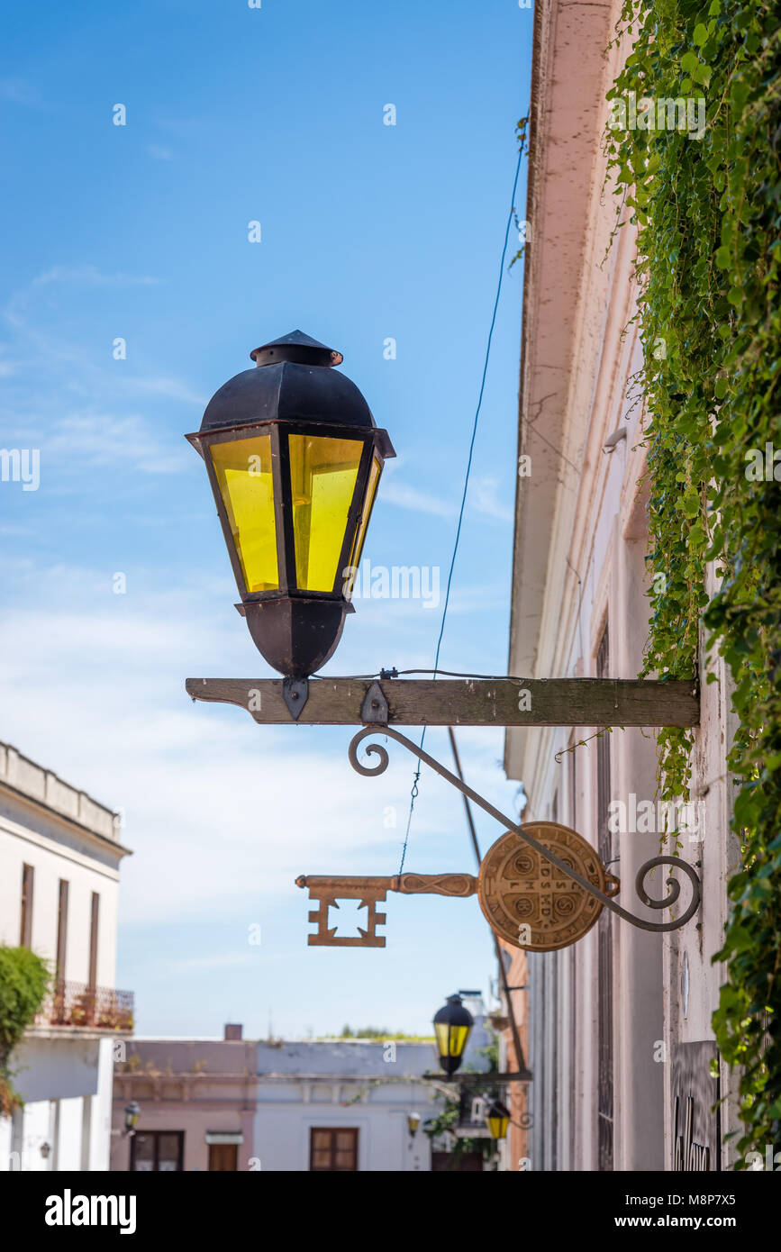 Cobbled street colonial portuguese hi-res stock photography and images ...