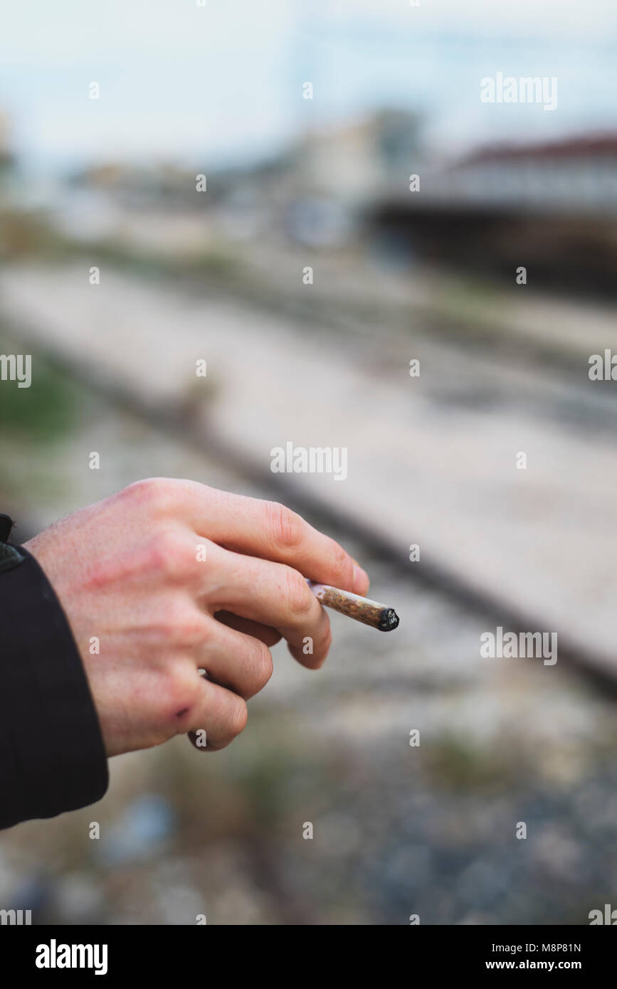 Hand rolled cigarette hi-res stock photography and images - Alamy