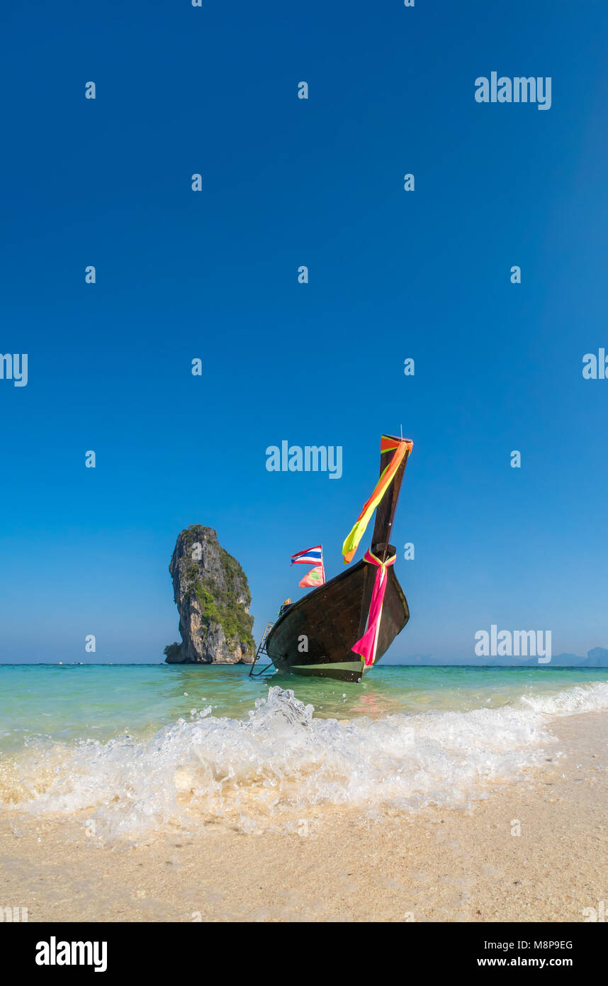 Traditional long-tail boat on the beach Stock Photo - Alamy