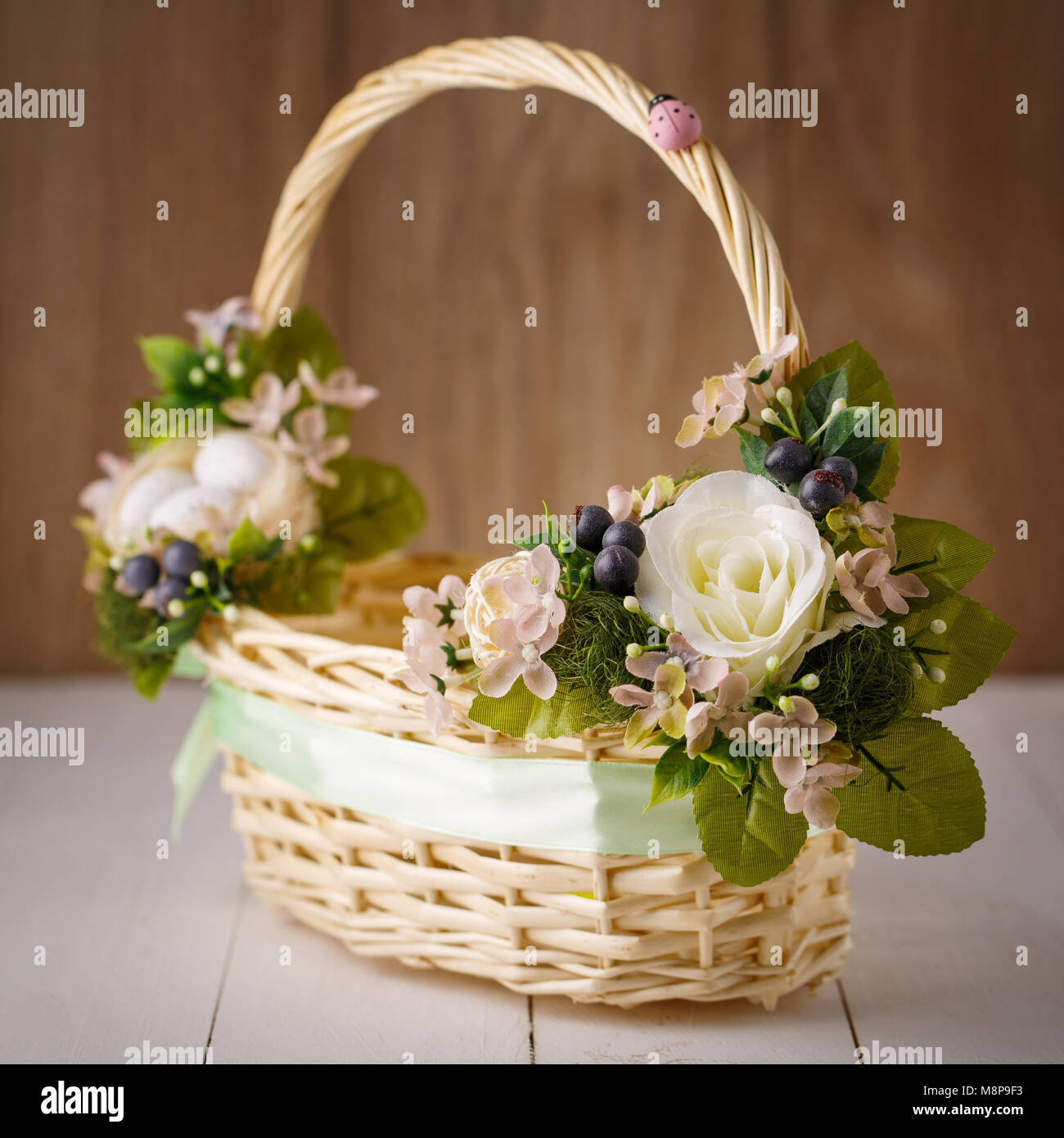 Woven flower container hi-res stock photography and images - Alamy