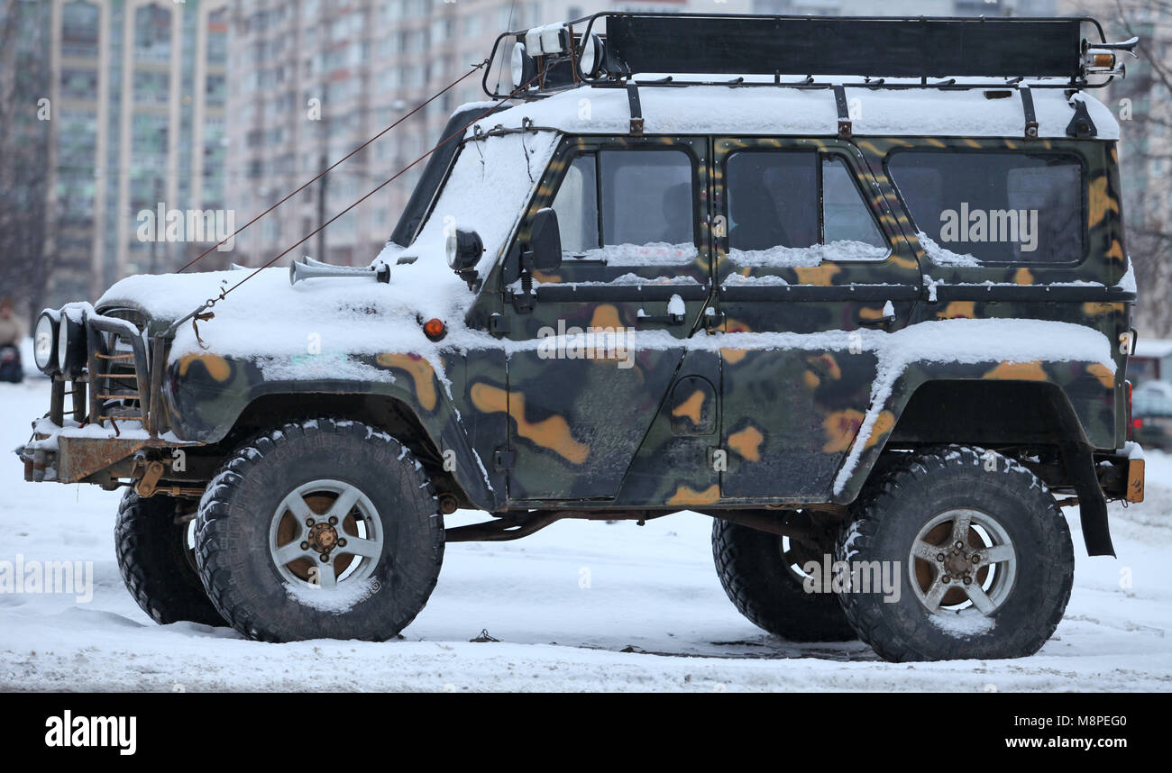 4x4 truck in the snow Stock Photo - Alamy