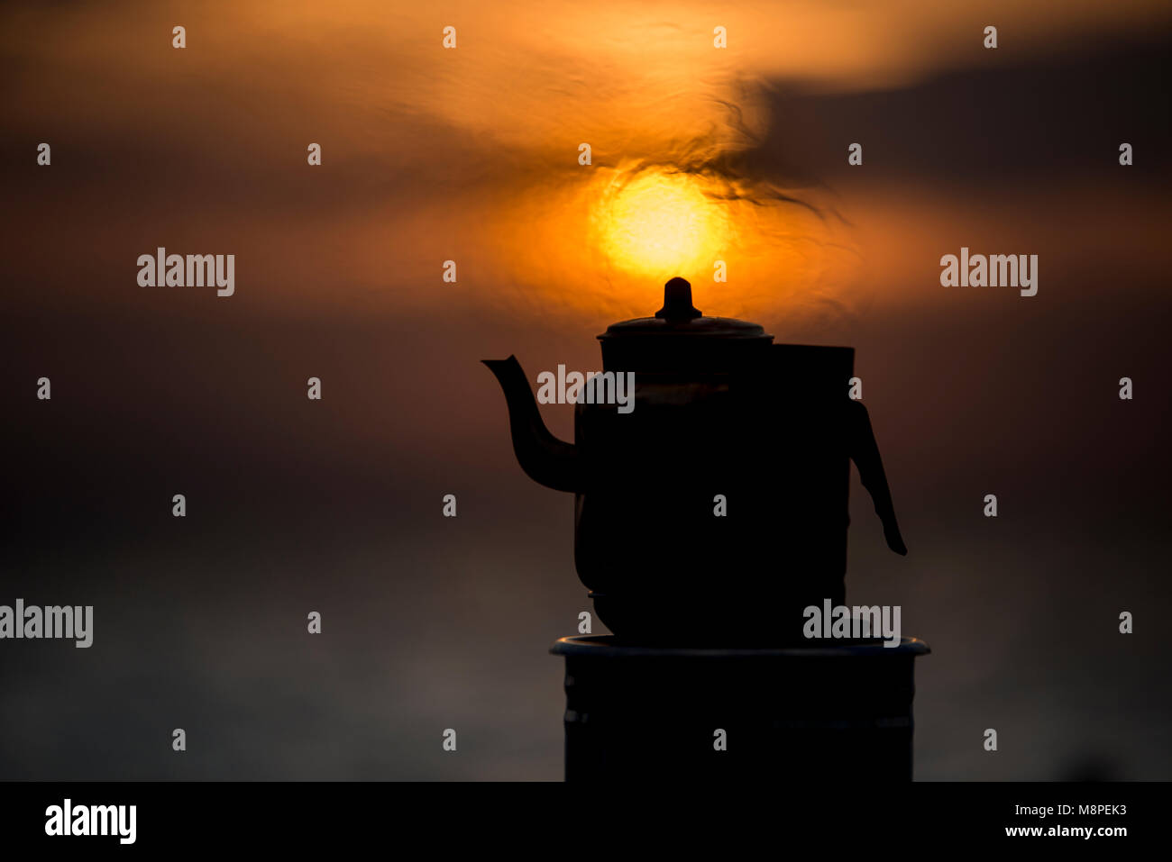 Silhouette teapot on sunset with hot steam over it Stock Photo - Alamy
