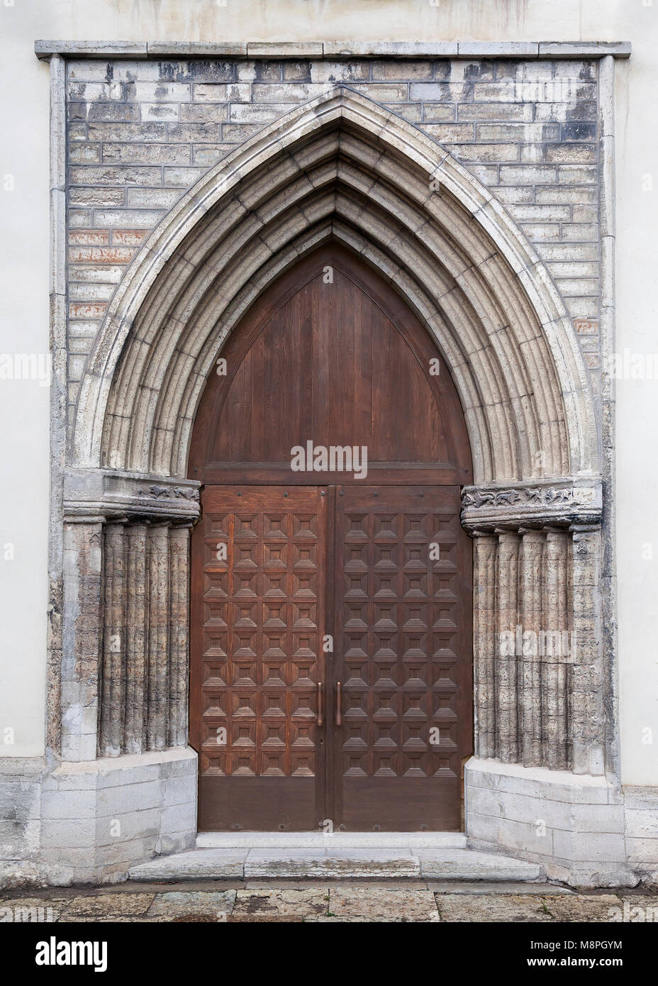 Old wooden gate of a medieval house Stock Photo - Alamy