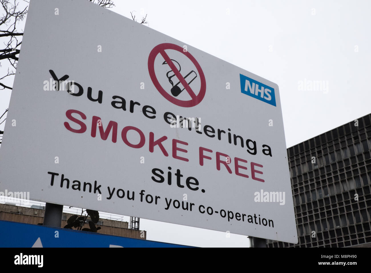 Ward signs royal liverpool university hospital hi-res stock photography ...