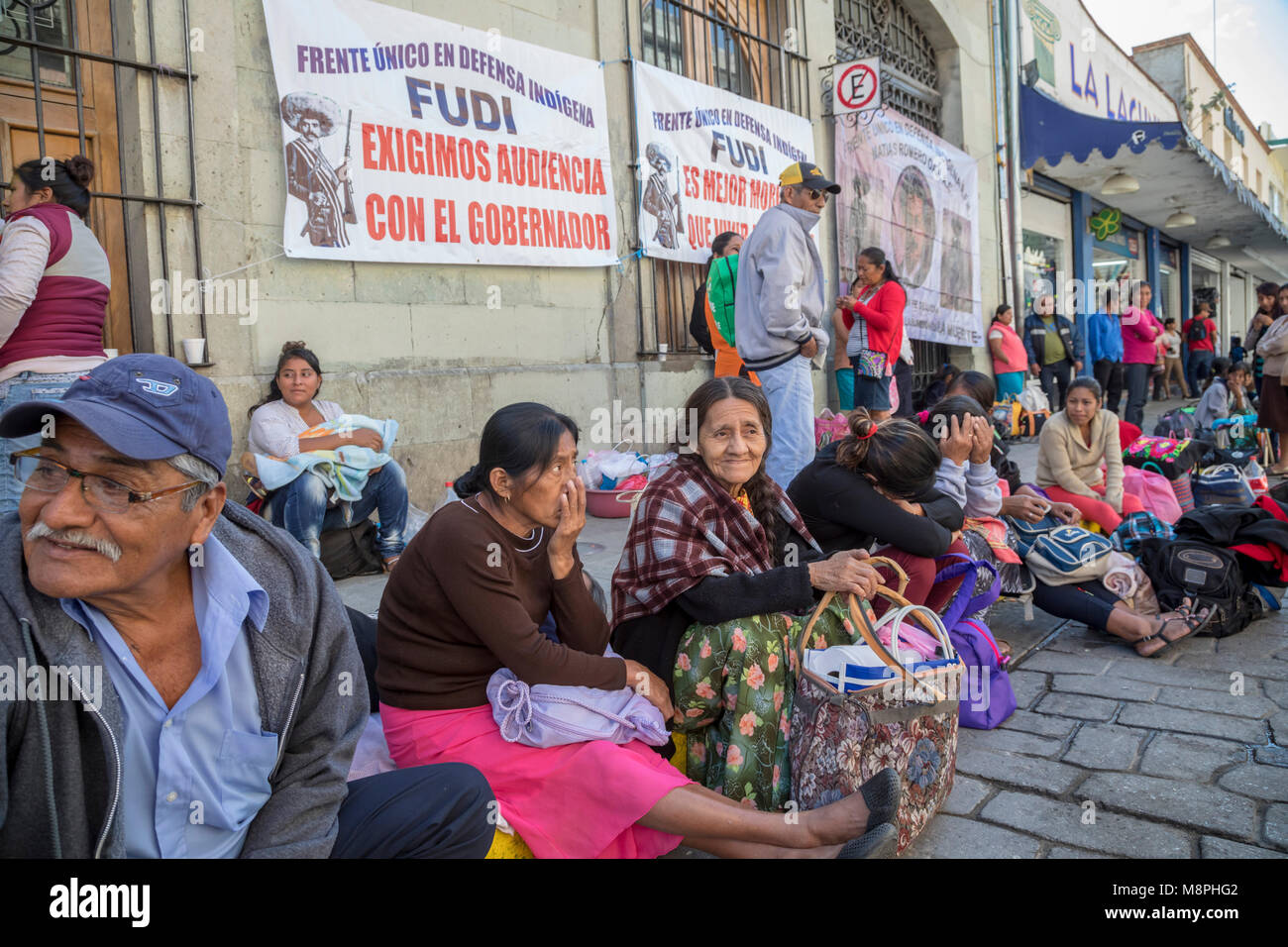 Frente unico en defensa indigena hi-res stock photography and images ...