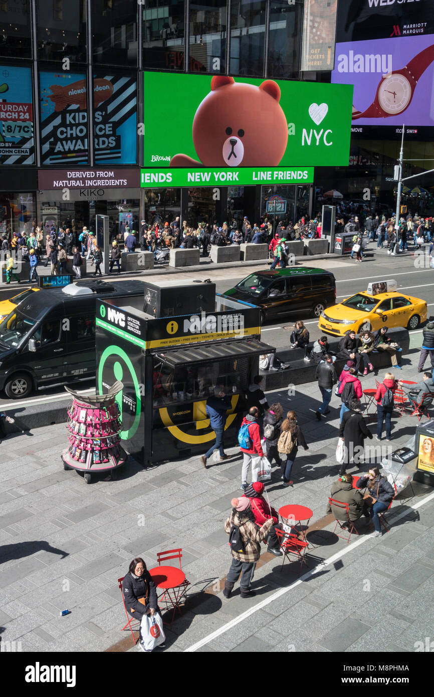 Above looking down times square hi-res stock photography and images - Alamy