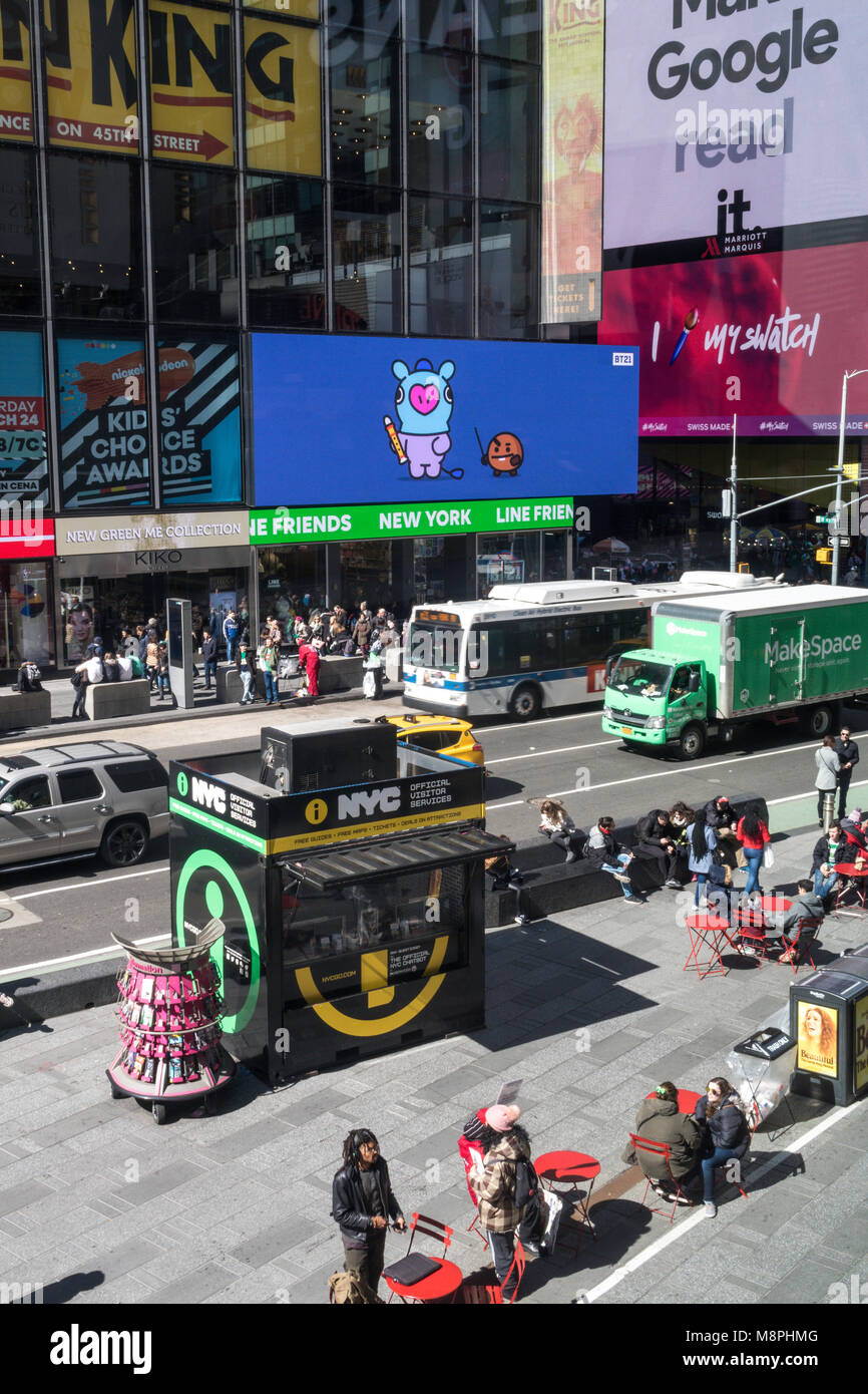 Above looking down times square hi-res stock photography and images - Alamy