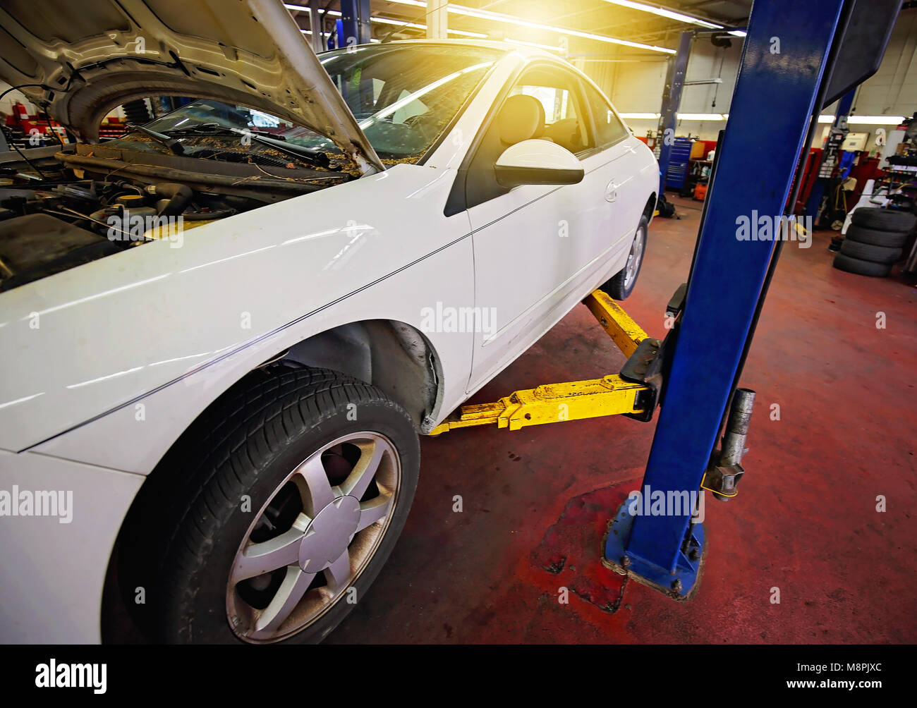 Professional car repair service in downtown garage Stock Photo - Alamy