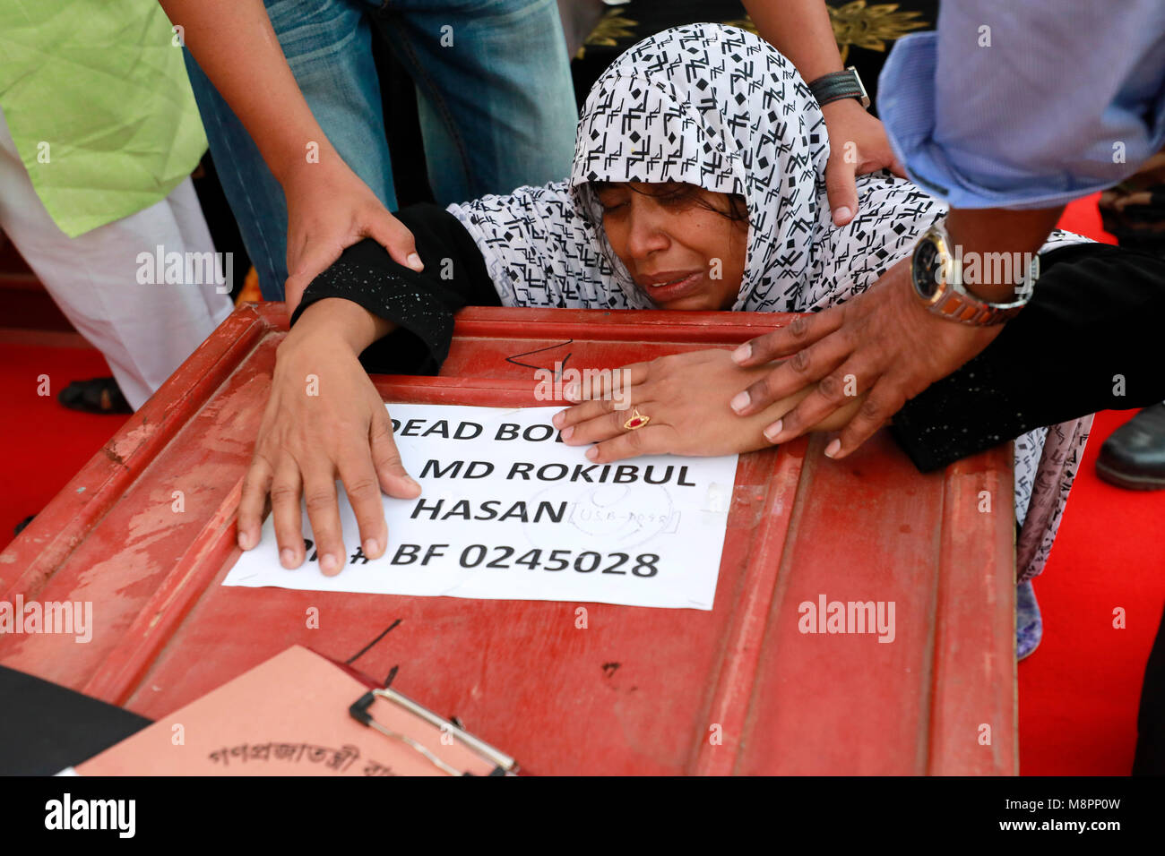 Dhaka, Bangladesh. 19th March, 2018. Grief-stricken relatives of the US ...