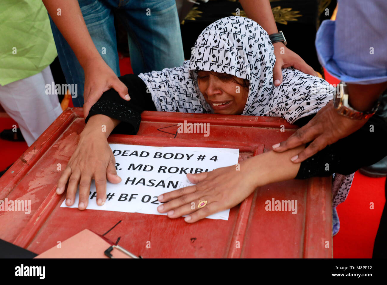 Dhaka, Bangladesh. 19th March, 2018. Grief-stricken relatives of the US ...