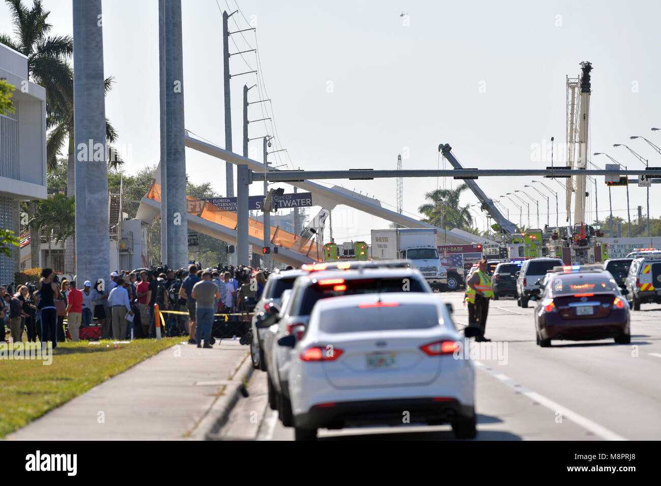 Bridge collapse miami hi-res stock photography and images - Alamy