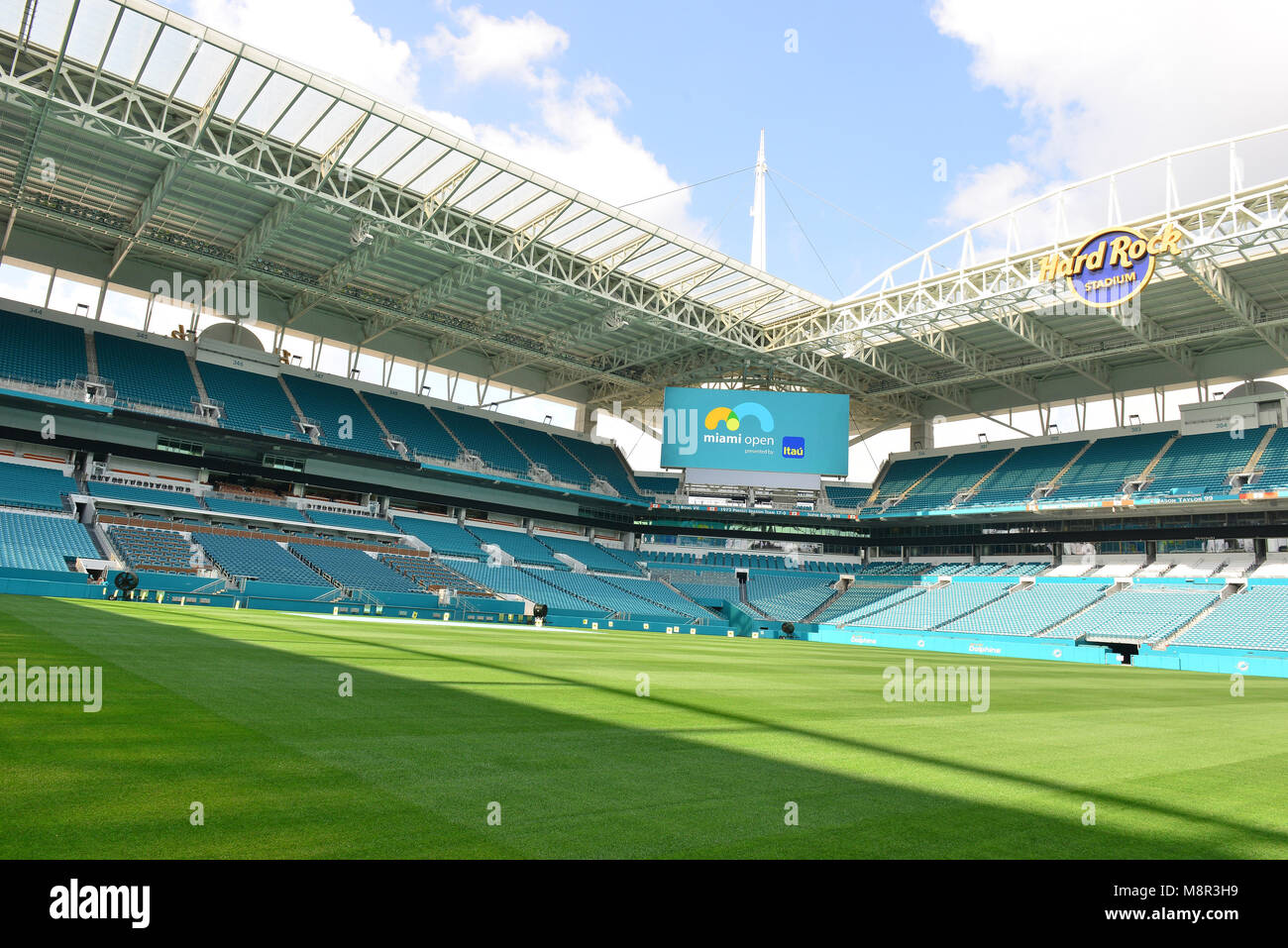 Hard rock stadium exterior hi-res stock photography and images - Alamy
