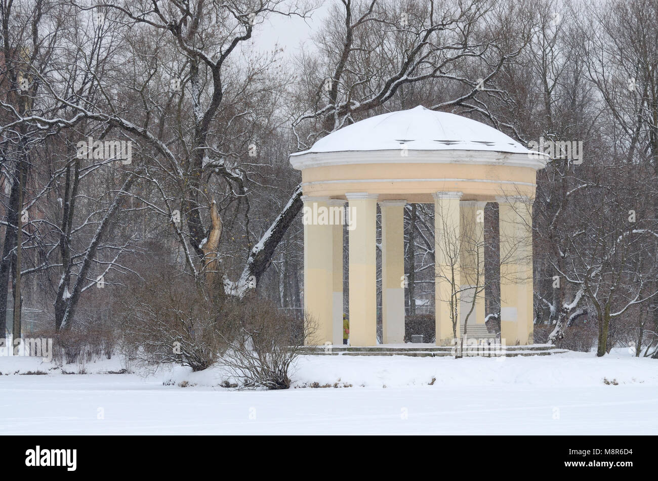 Yellow rotunda hi-res stock photography and images - Alamy