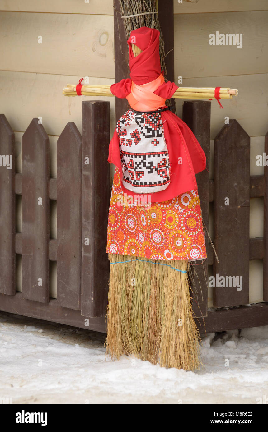 Straw dolls hi-res stock photography and images - Alamy