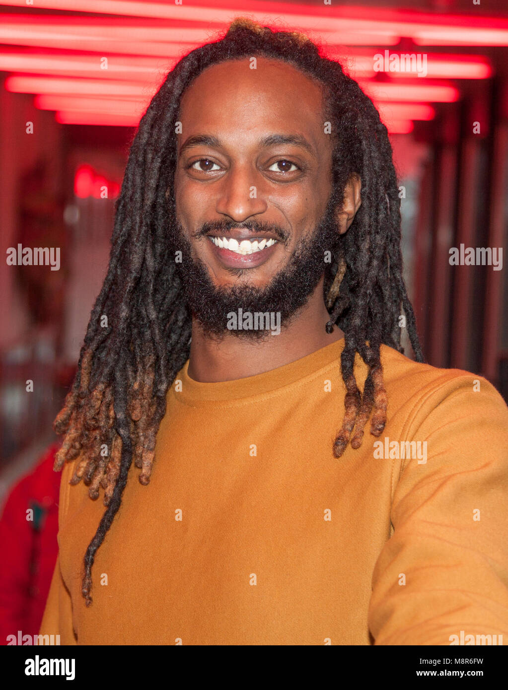 Radio actor hi-res stock photography and images - Alamy