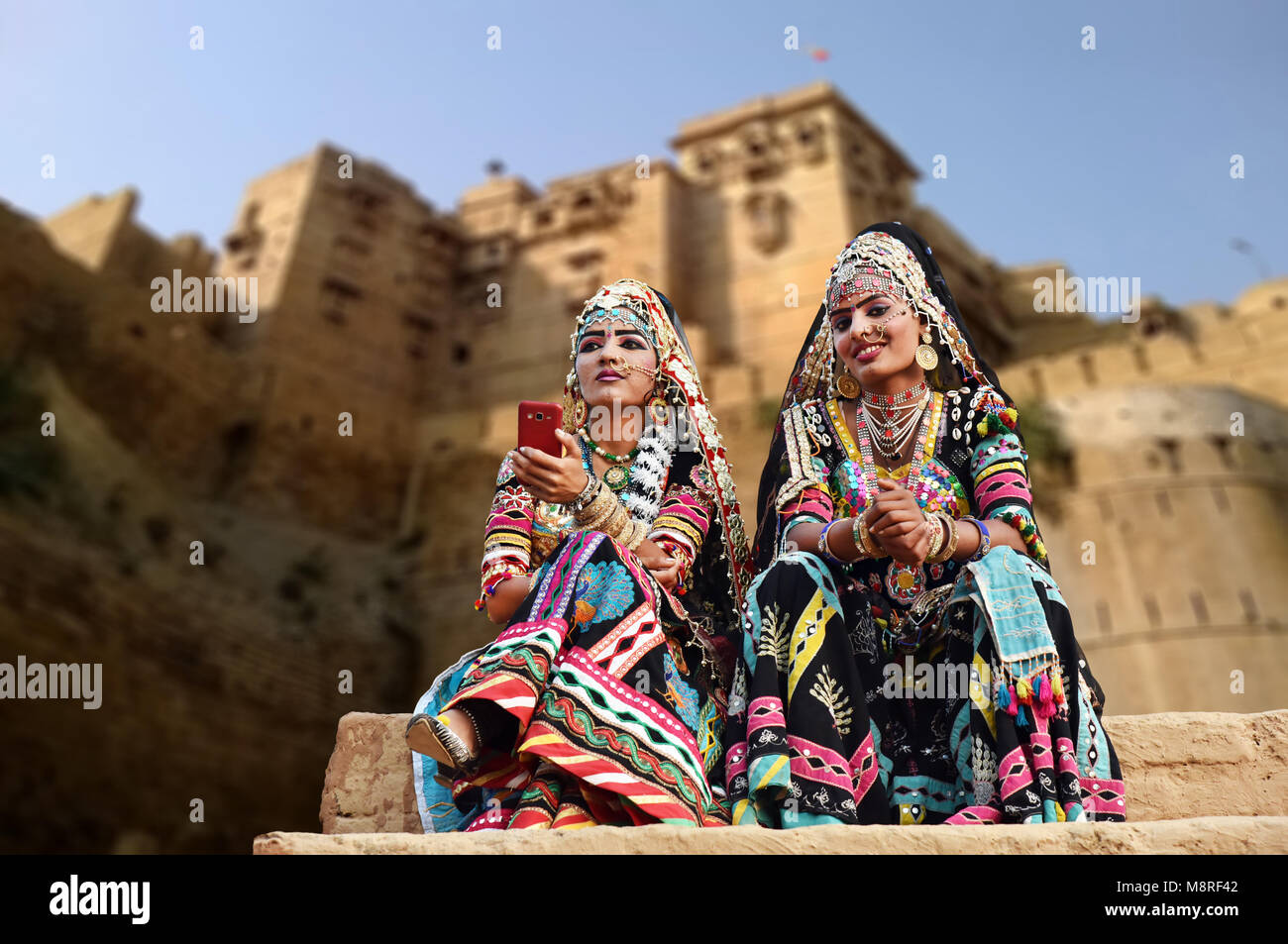 Kalbelia dancers in traditional attire outside Jaisalmer fort Stock ...