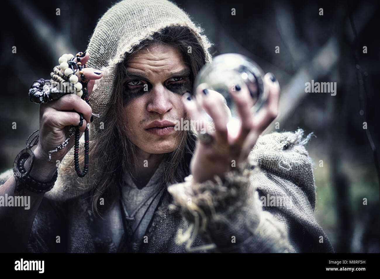 Monks mantle hi-res stock photography and images - Alamy