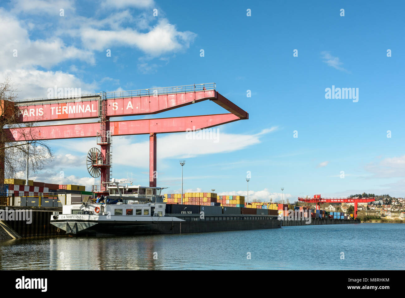 Docked barge hi-res stock photography and images - Alamy