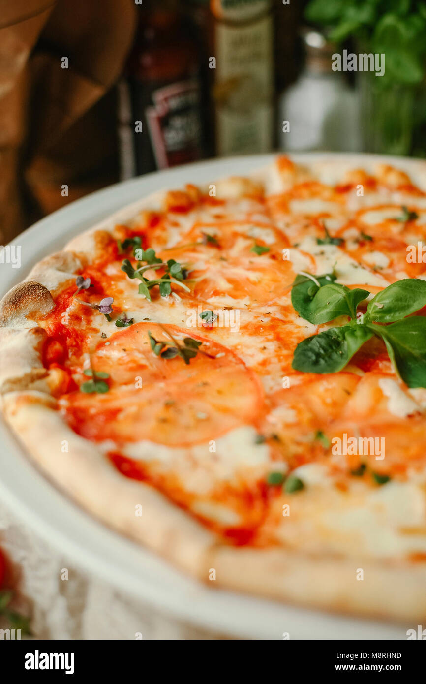 Pizza serving plate hi-res stock photography and images - Alamy