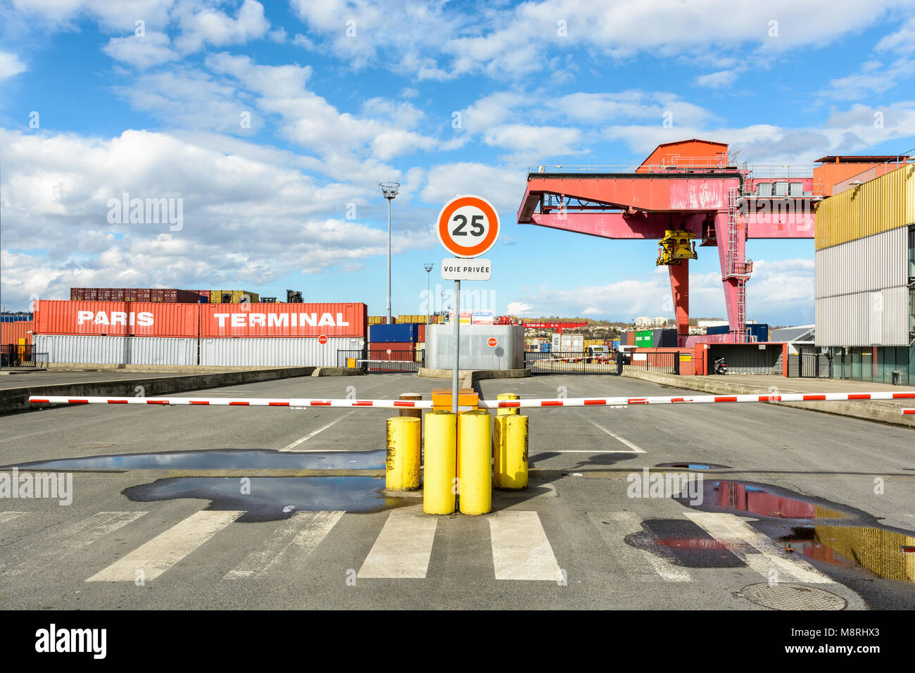 Container terminal gate hi-res stock photography and images - Alamy