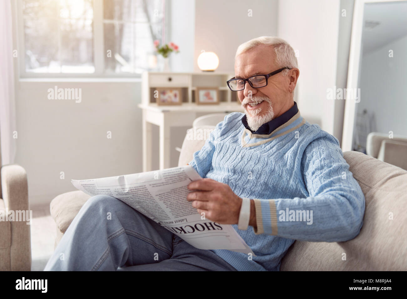 Article in newspaper hi-res stock photography and images - Alamy