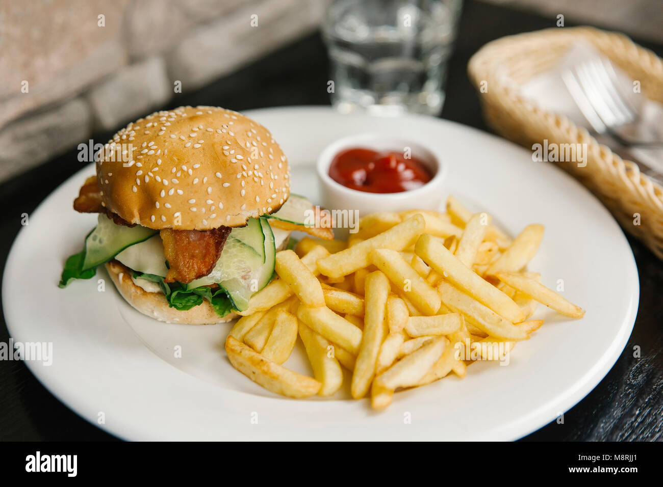 Burger Fries In Plate Stock Photos & Burger Fries In Plate Stock Images ...