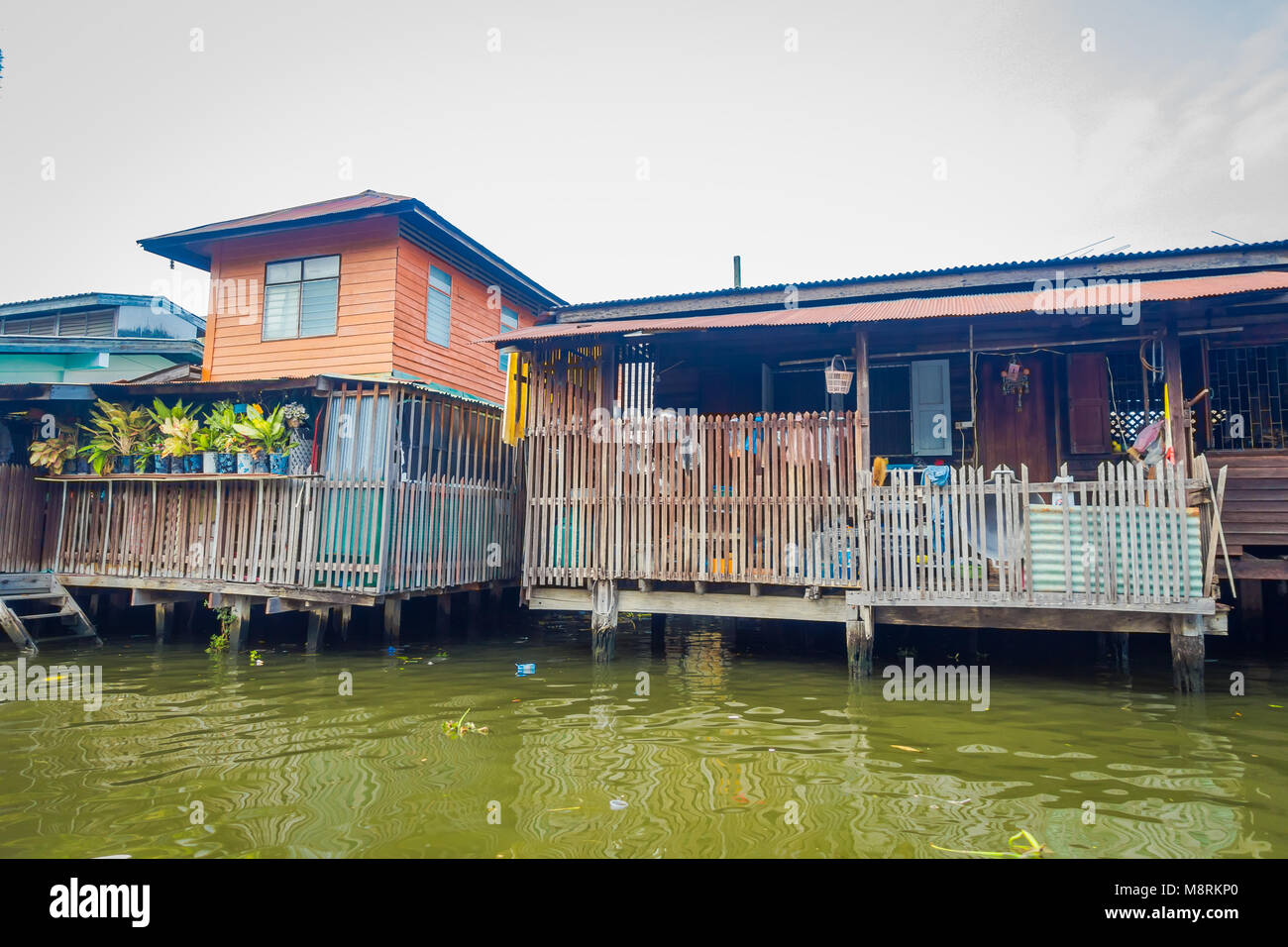 Floating poor house on the Chao Phraya river. Thailand, Bangkok Stock ...