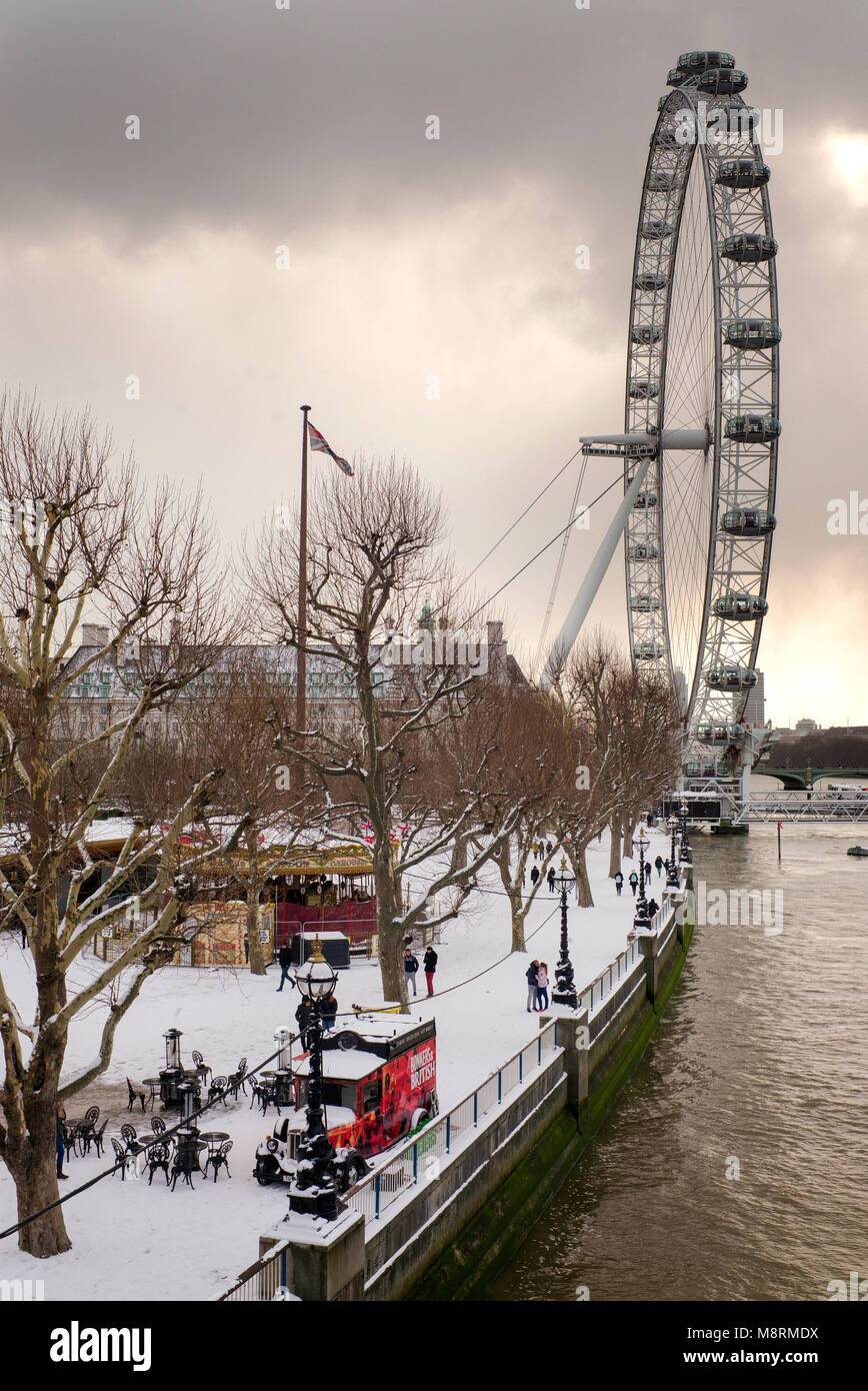 London eye in snow hi-res stock photography and images - Alamy