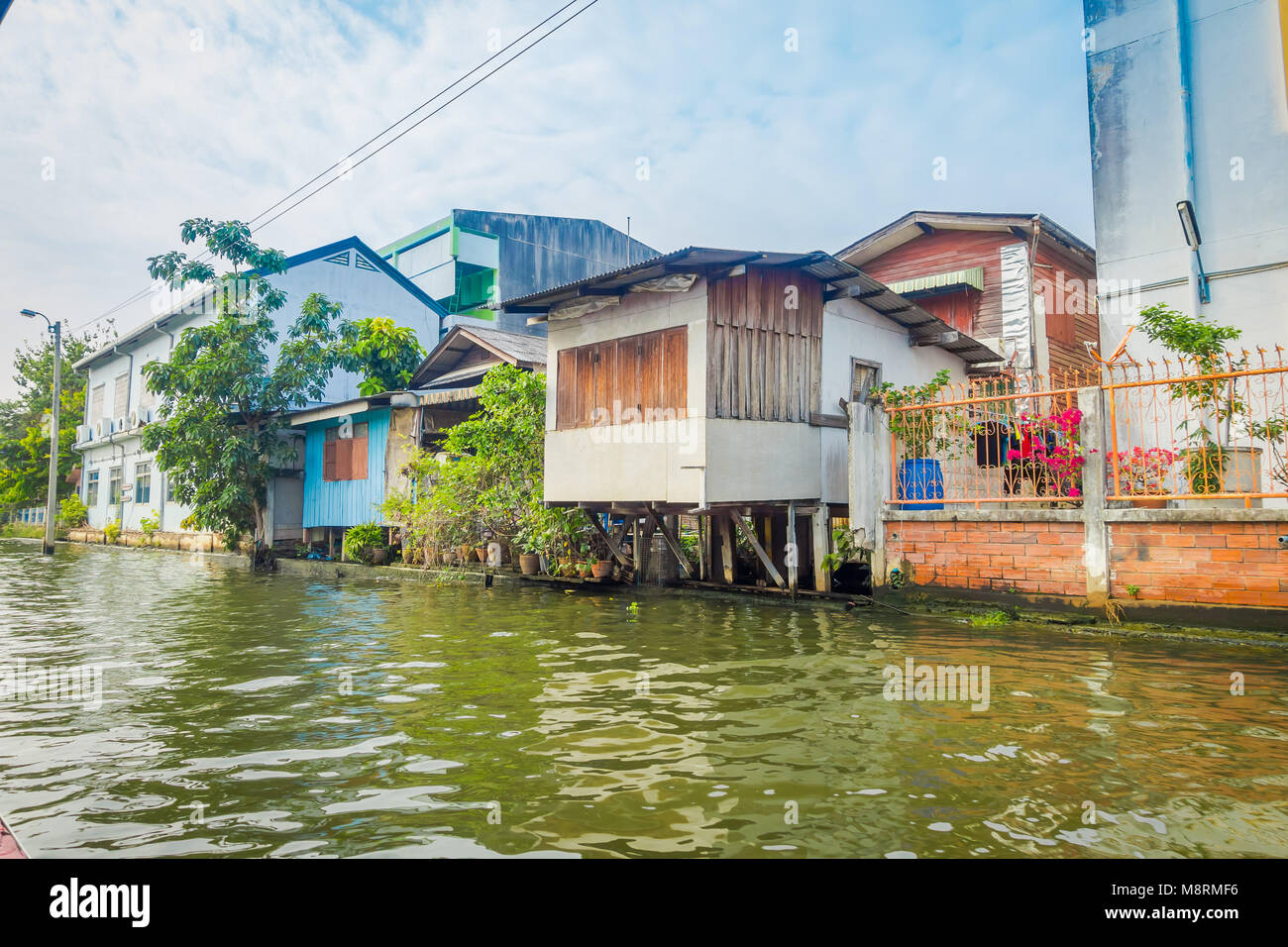 Floating poor house on the Chao Phraya river. Thailand, Bangkok Stock ...