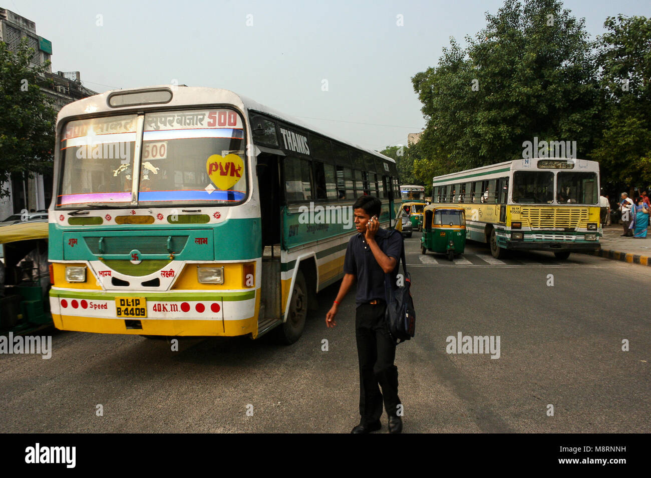 Indian man road worker hi-res stock photography and images - Alamy