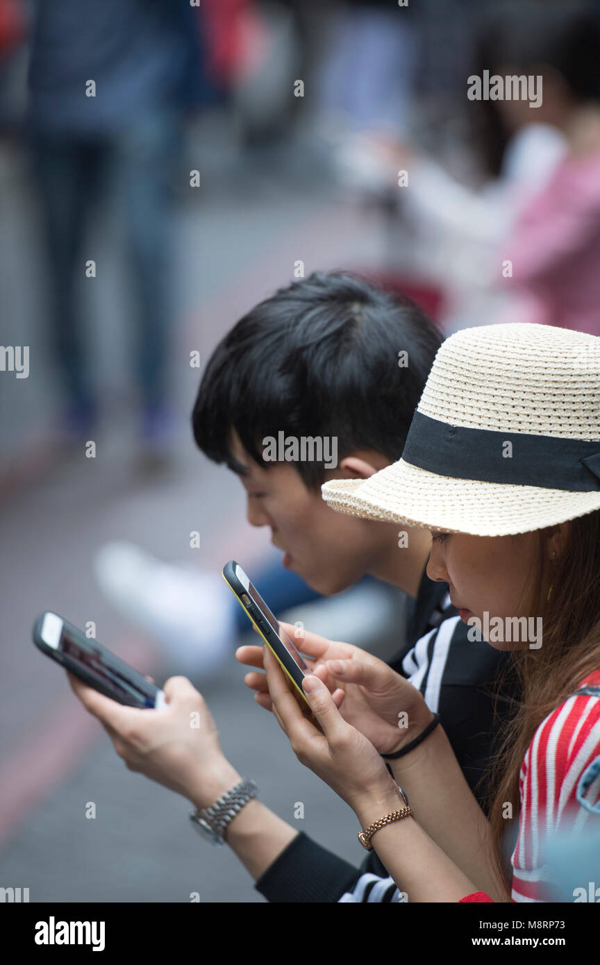 People social media shanghai hi-res stock photography and images - Alamy