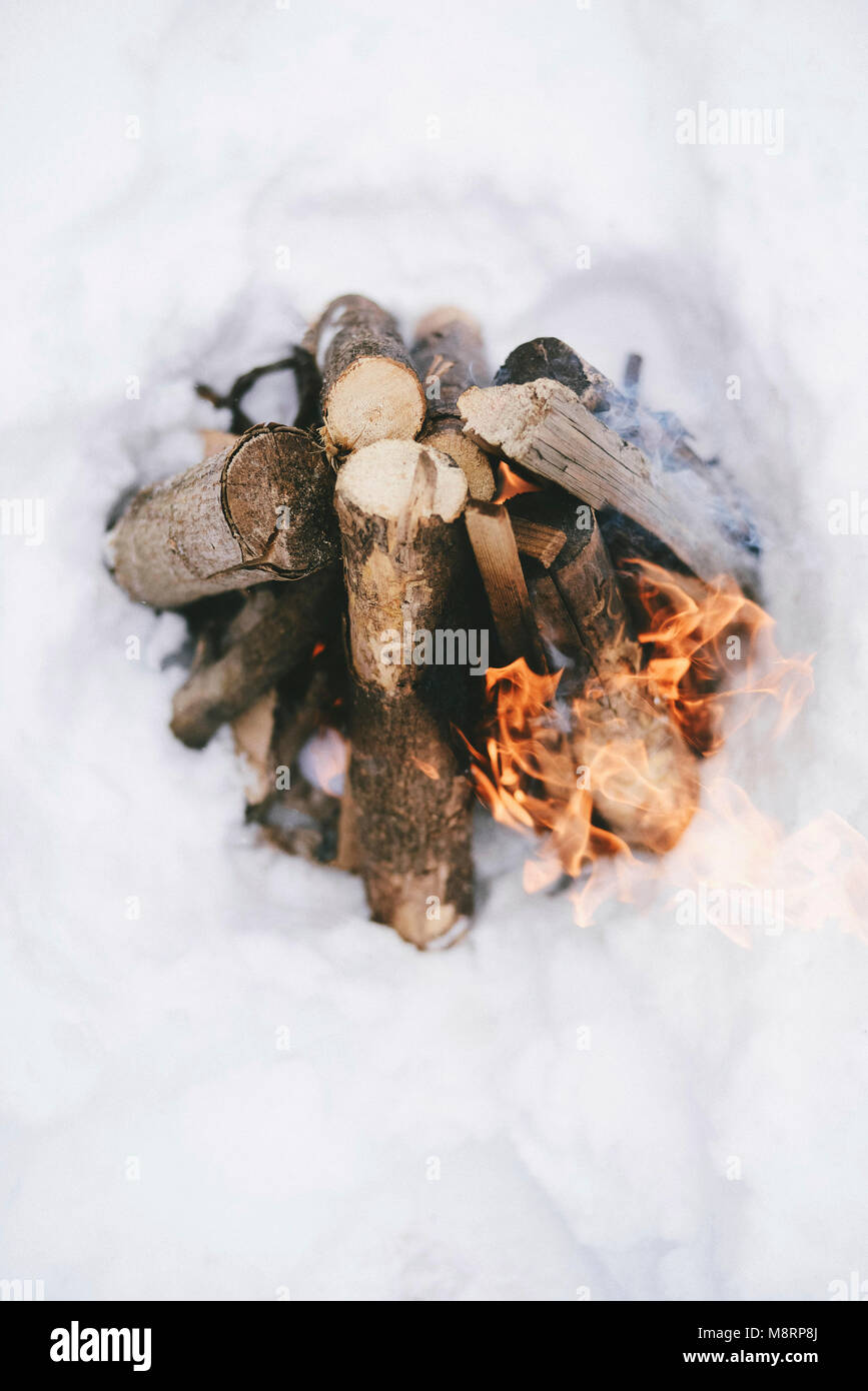 Campfire snow hi-res stock photography and images - Alamy