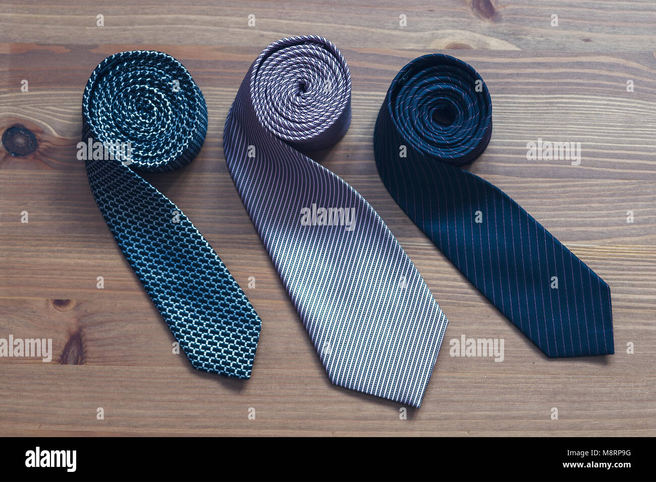 Tie a loop hi-res stock photography and images - Alamy