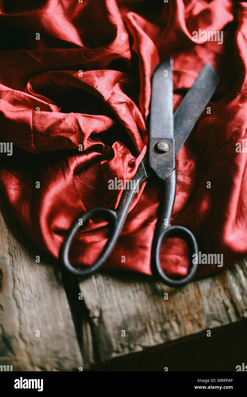Scissors fabric hi-res stock photography and images - Alamy