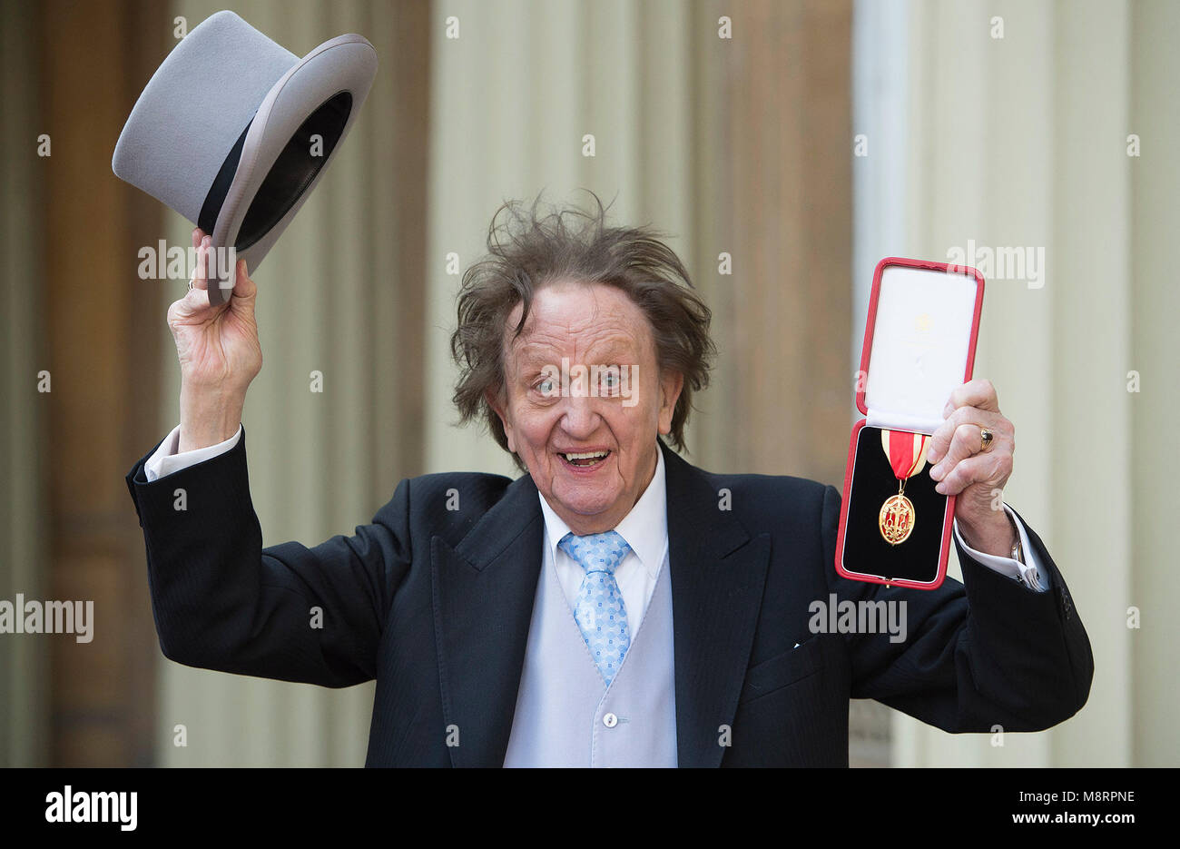 Investitures at buckingham palace hi-res stock photography and images ...